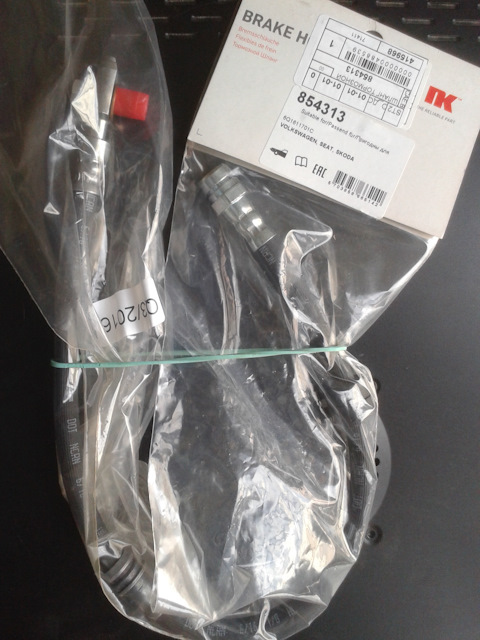 854313 Тормозной шланг. Передняя ось. Левая / Правая сторона NK ...