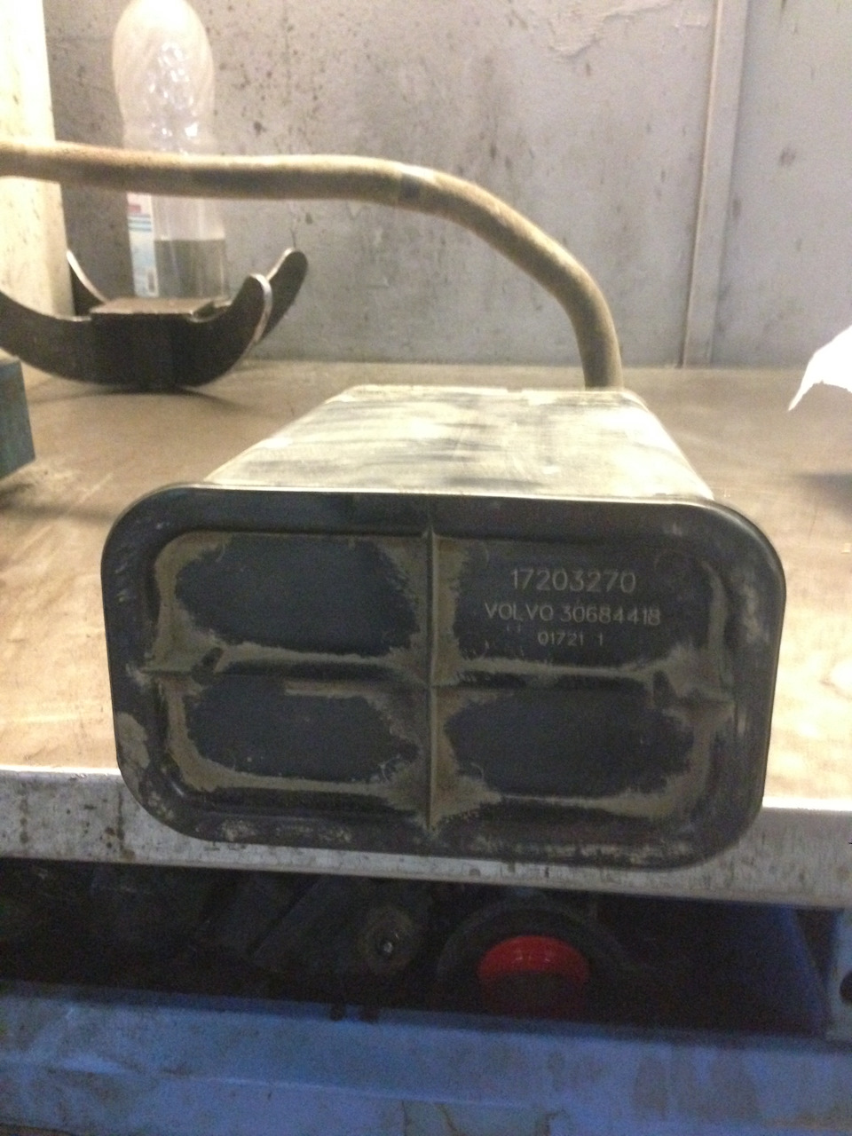 Отстреливает пистолет на АЗС — Volvo S60 (2G), 2,5 л, 2012 года | визит ...