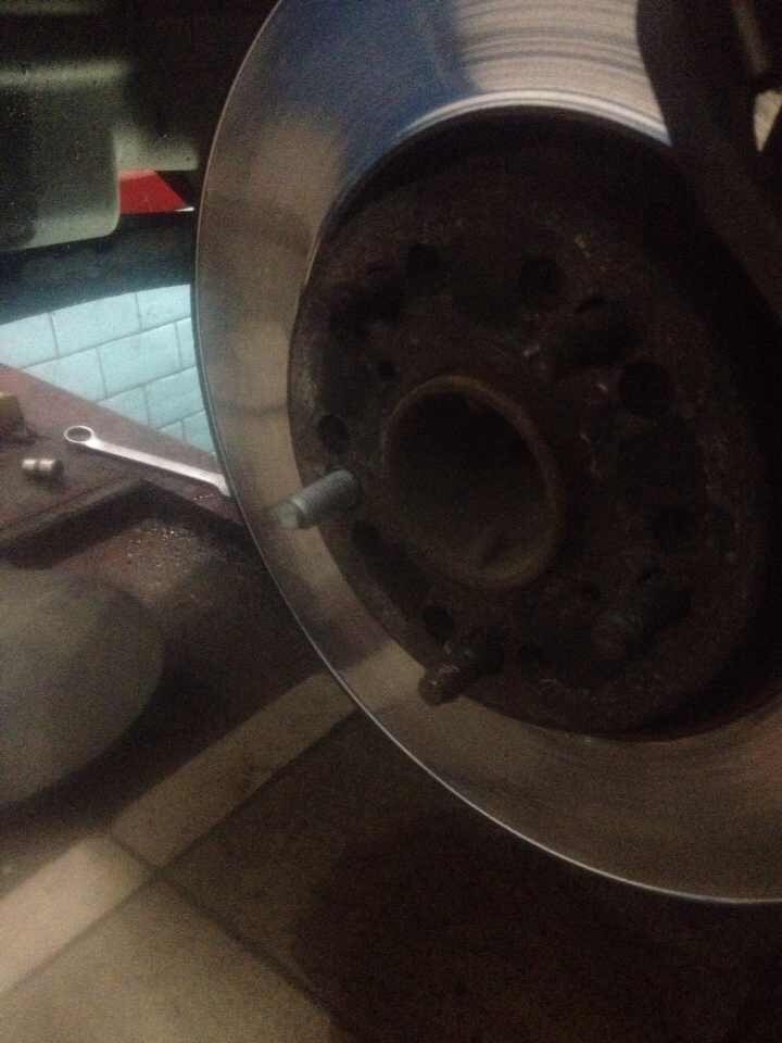 Потерялась шпилька с гайкой!( — Lexus GS (JZS160), 3 л, 1999 года ...