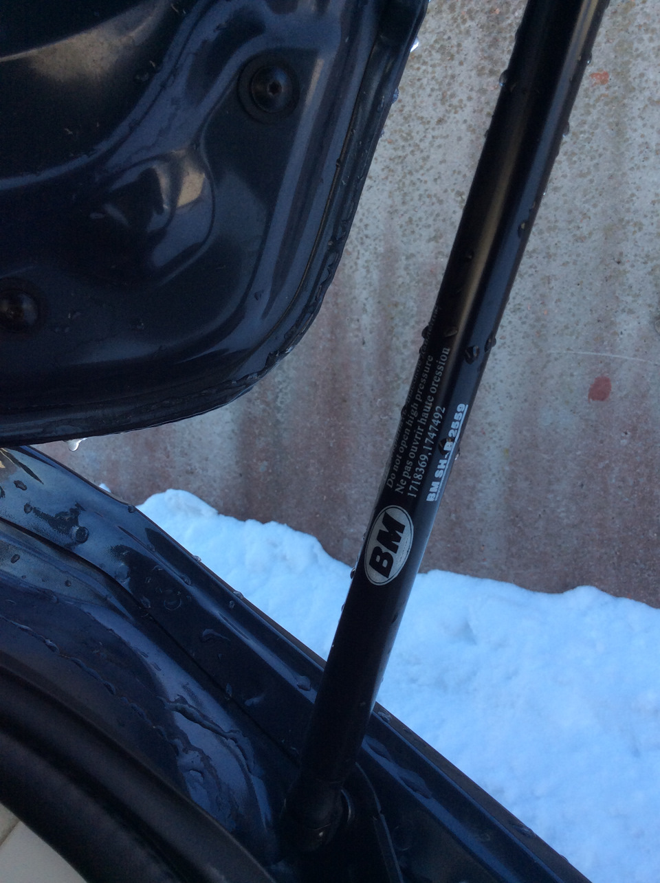 1747492 Амортизатор задней двери / Focus-III (5-ти дверный) 11~ Ford ...