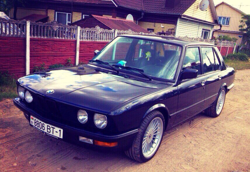 Зеленое заднее стекло — BMW 5 series (E28), 2 л, 1987 года | запчасти | DRIVE2