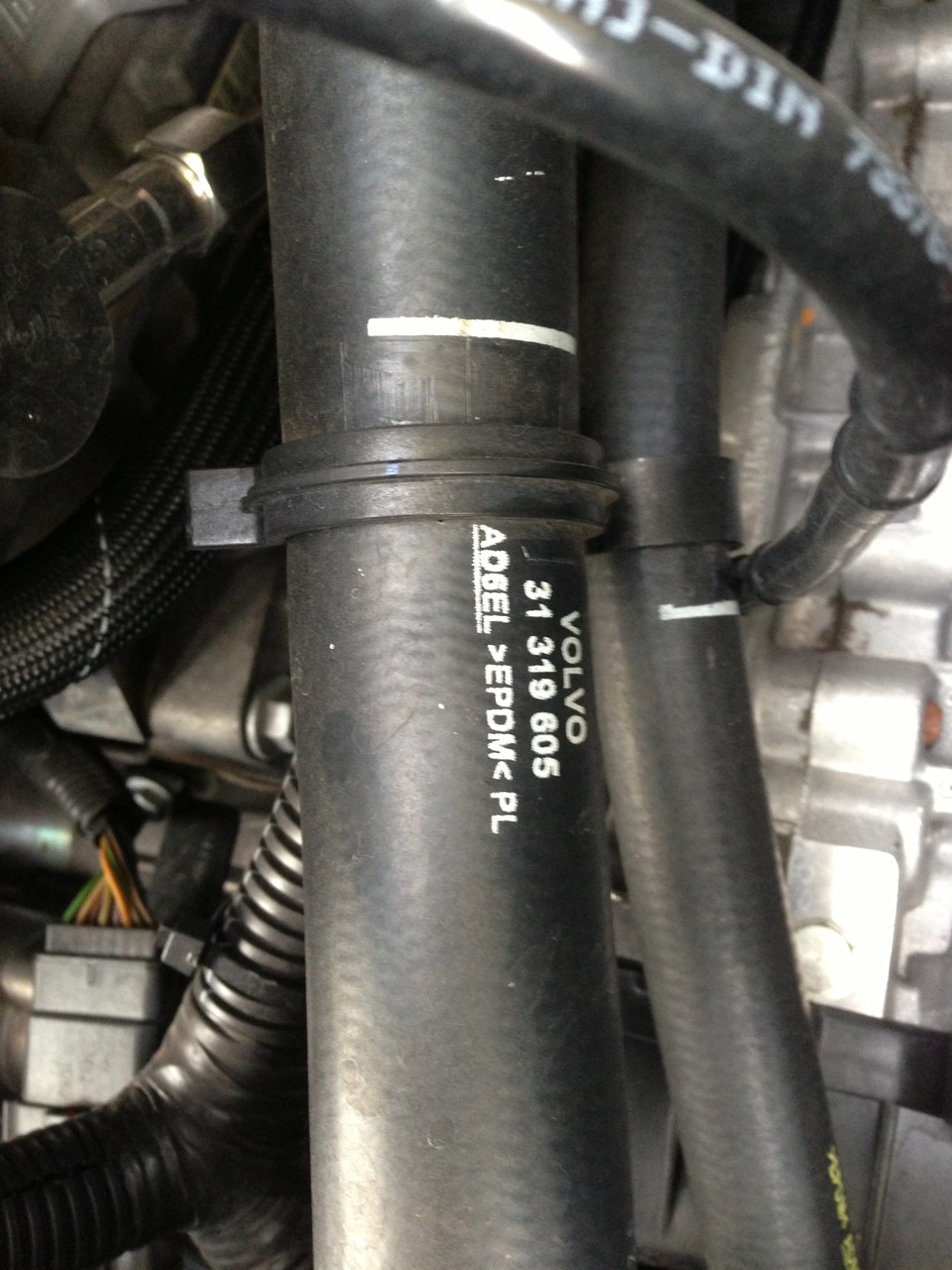 31319605 Шланг радиатора верхний Volvo | Запчасти на DRIVE2