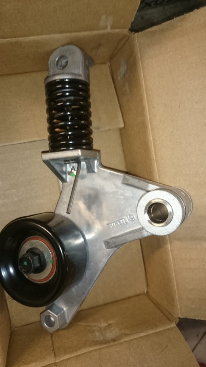 Замена натяжителя навесного, обслуживание генератора, заглушки в днище ...