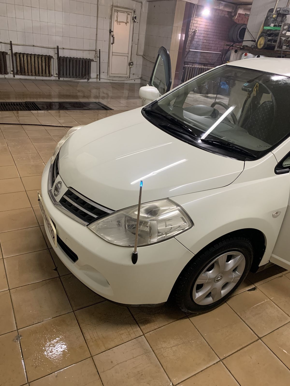 Габаритная антенна в бампер. ПОМОЩЬ! — Nissan Tiida (1G), 1,5 л, 2005 ...