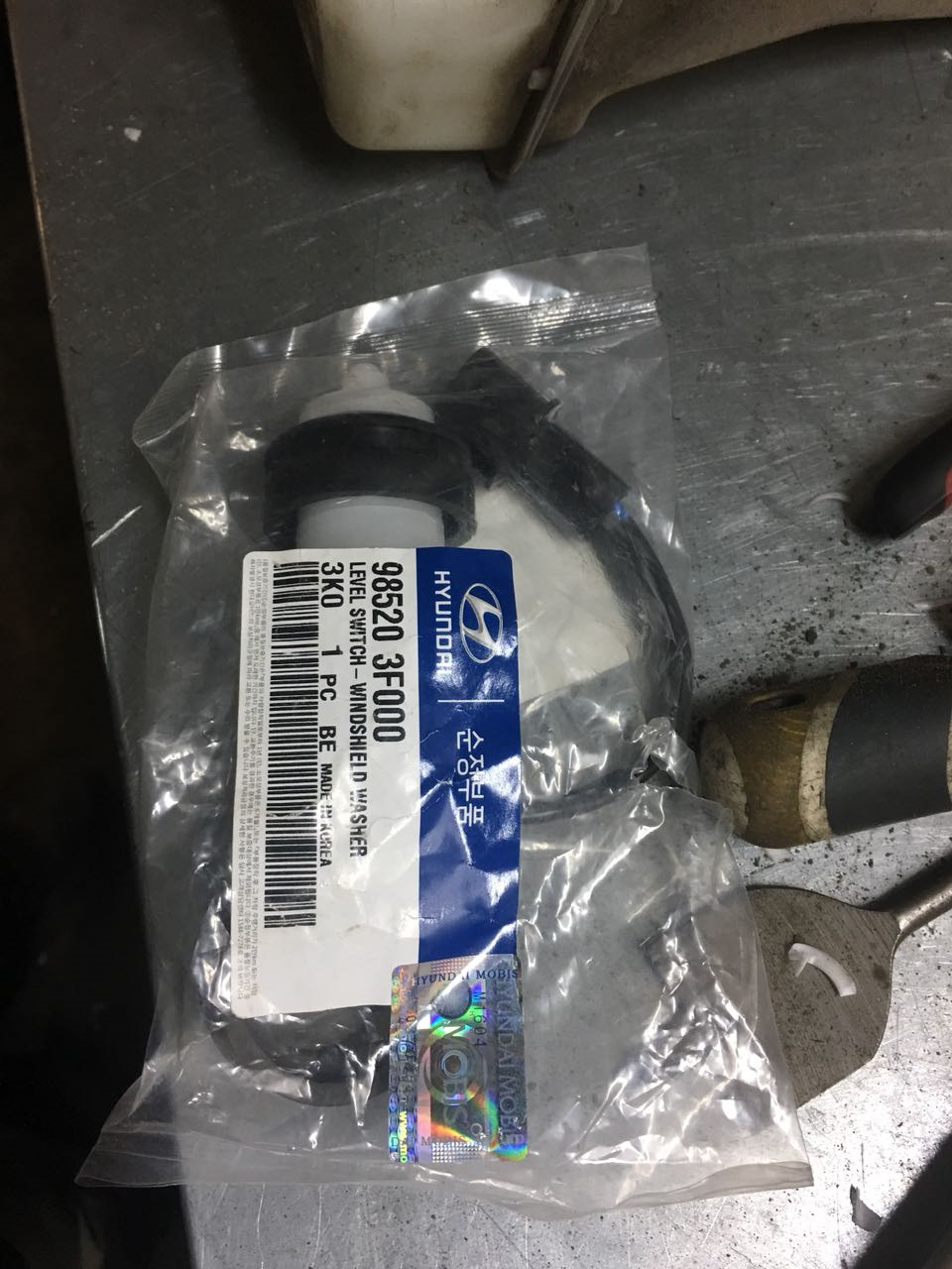 985203F000 Датчик уровня жидкости бачка стеклоомывателя KIA HYUNDAI ...