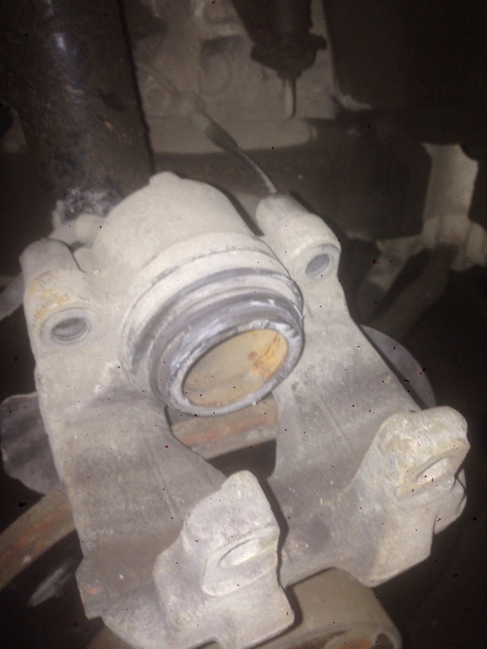 Замена передних колодок — BMW X1 (E84), 1,8 л, 2010 года | своими ...