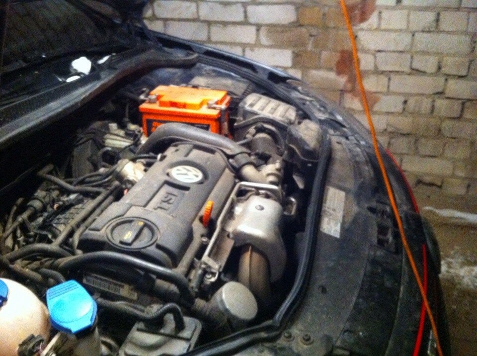 Уплотнительная резинка под капот — Volkswagen Golf Mk6, 1,4 л, 2010 ...