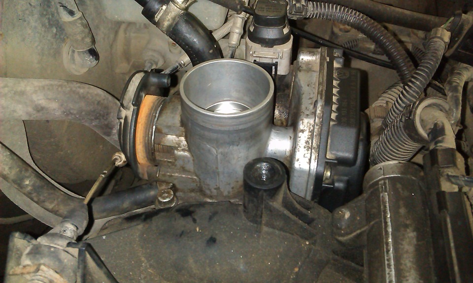 Чистка дроссельной заслонки, замена ДТОЖ — Volkswagen Golf Mk4, 1999 ...