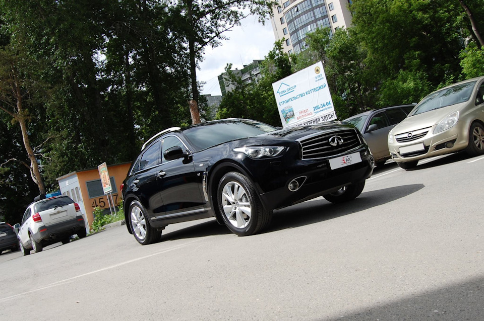 Infiniti QX70 в экстремальной защите! Сложно… — ServFaces на DRIVE2