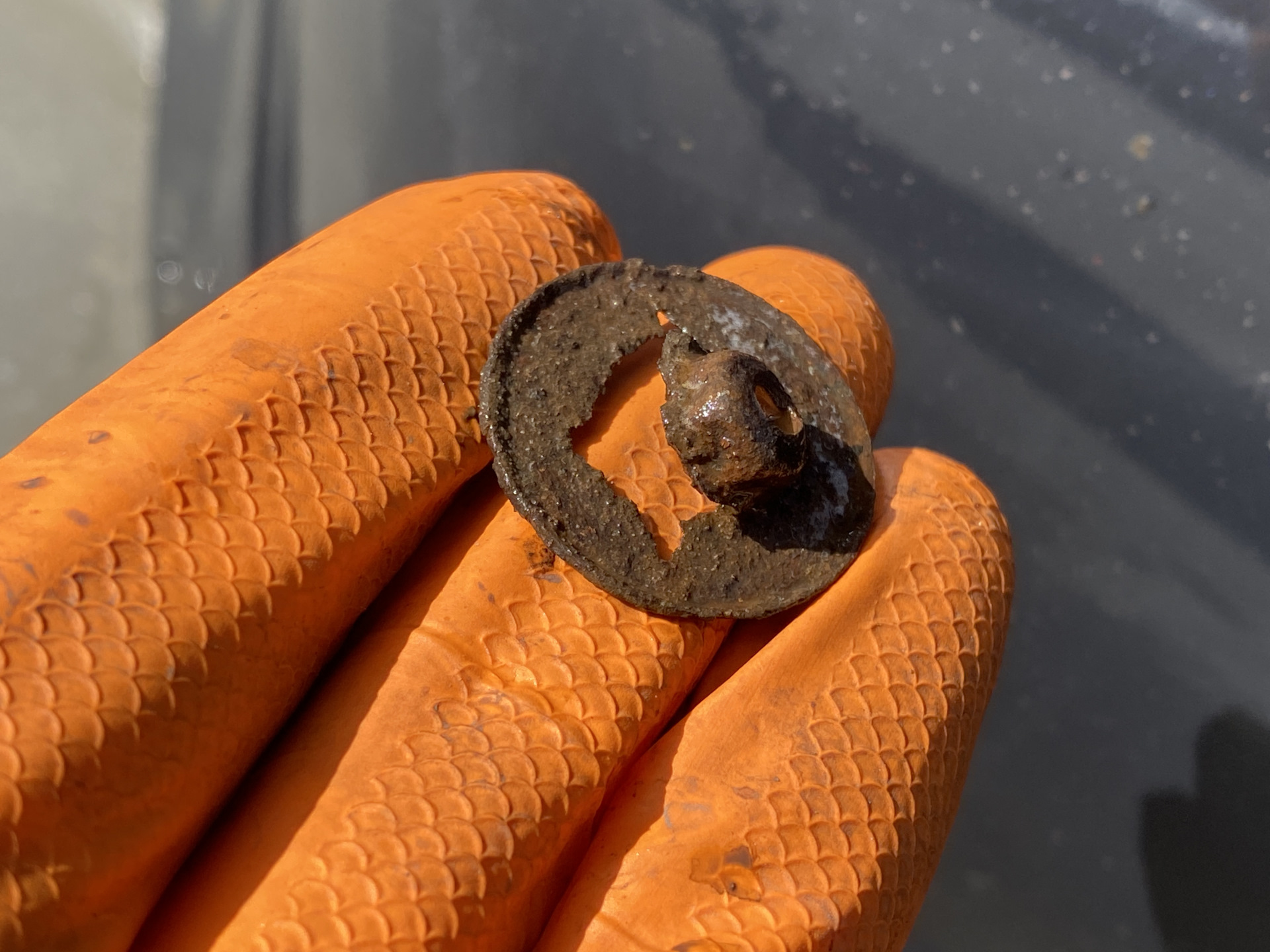 Частная практика: Удаление ржавчины с Volvo XC90 путём замены деталей ...