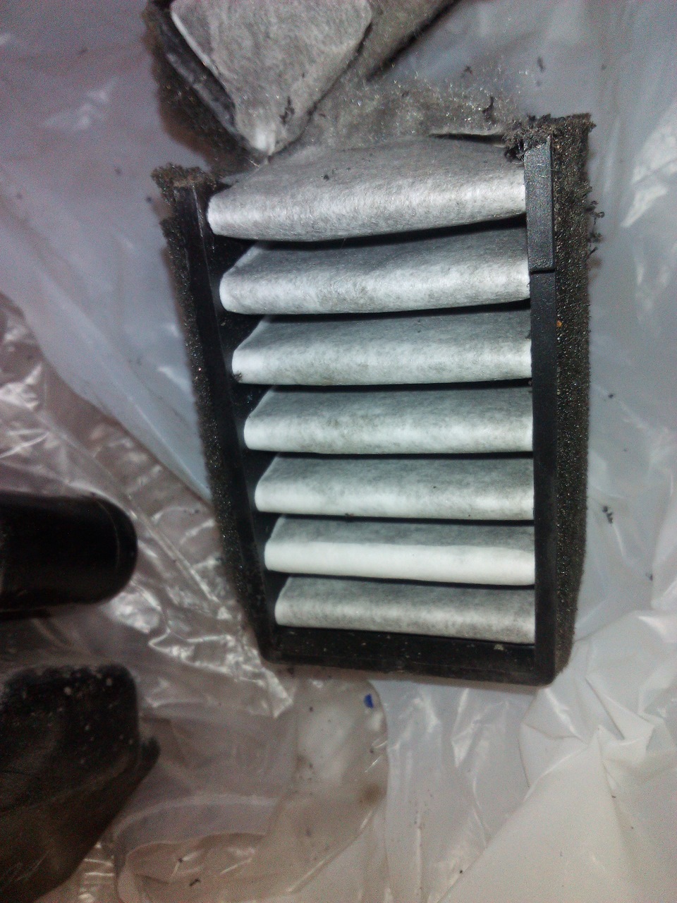 Замена воздушного фильтра топливного бака. — KIA Ceed (1G), 1,4 л, 2007 ...