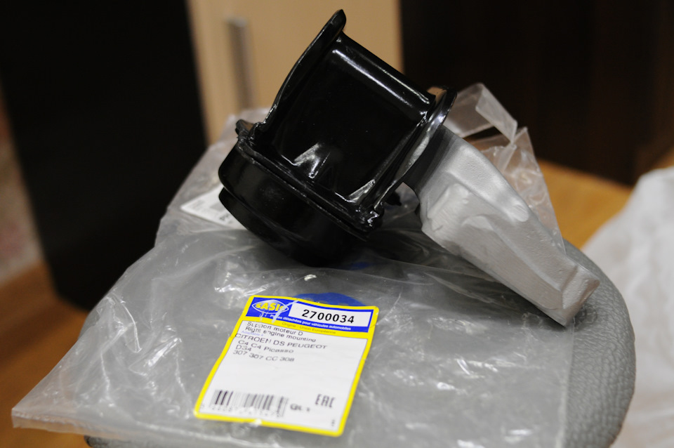 Замена подушек (опор) двигателя EW10J4 — Peugeot 307, 2 л, 2004 года ...