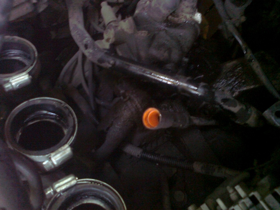 Патрубок рецеркуляции — Audi A4 (B5), 1,8 л, 1998 года | своими руками ...