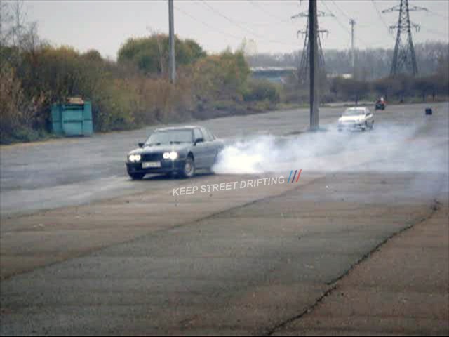 Первое видео моего Е34 Keep street drifting ///. — BMW 5 series (E34), 1994 года | видео | DRIVE2
