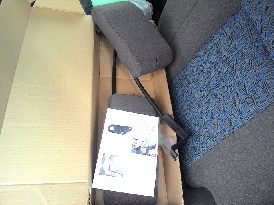 Подлокотники — Chevrolet Niva (1G), 1,7 л, 2004 года | стайлинг | DRIVE2