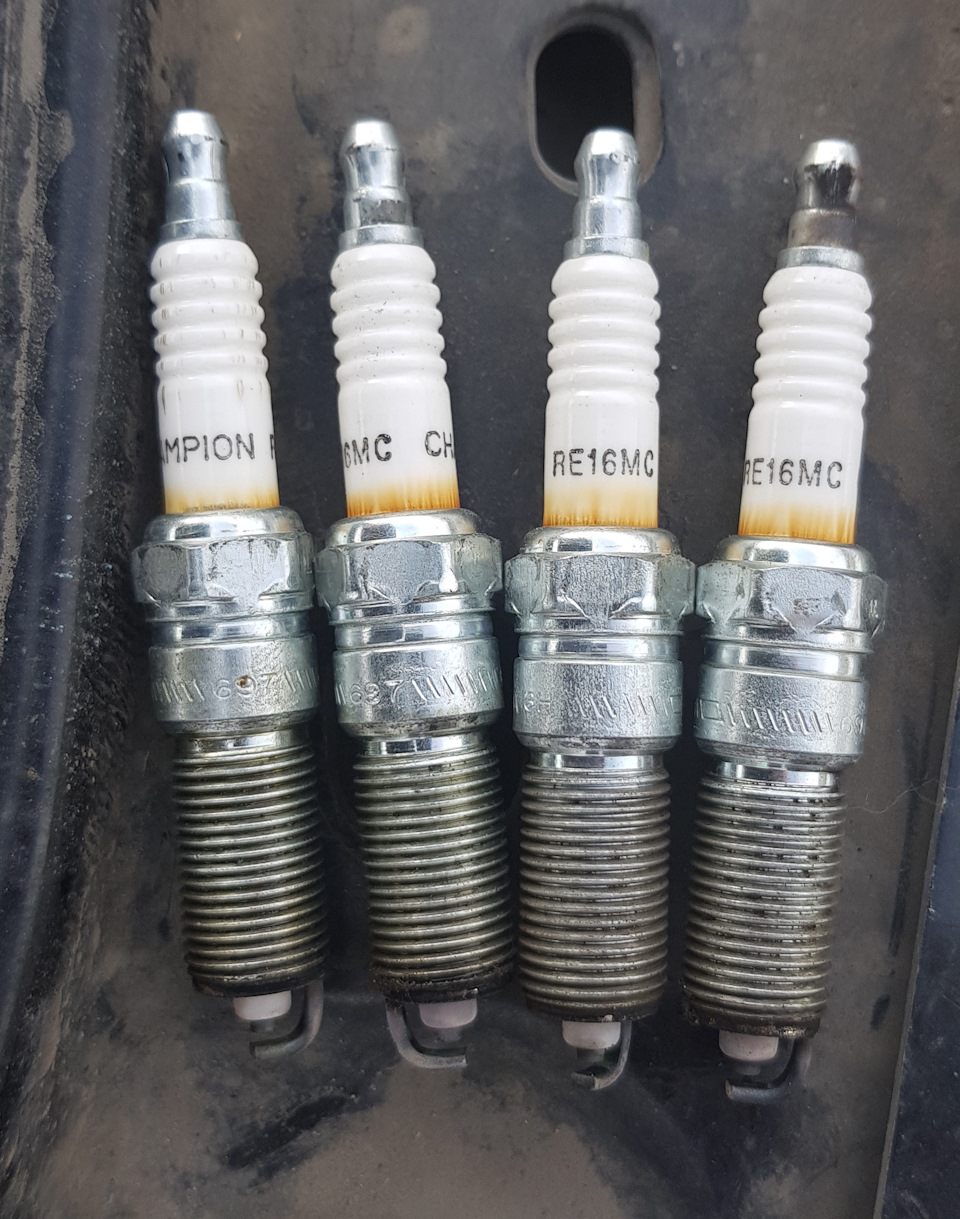 RE16MC Свеча зажигания 2.4 01- CHAMPION | Запчасти на DRIVE2