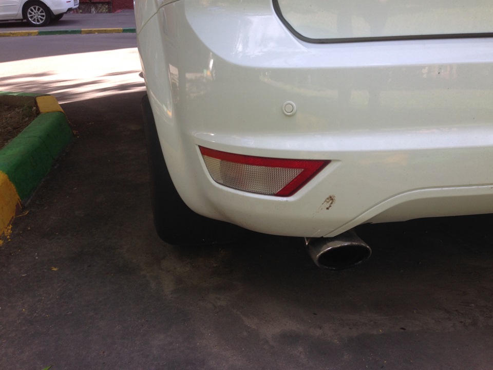 Белая противотуманка — Ford Focus II Hatchback, 1,6 л, 2011 года ...