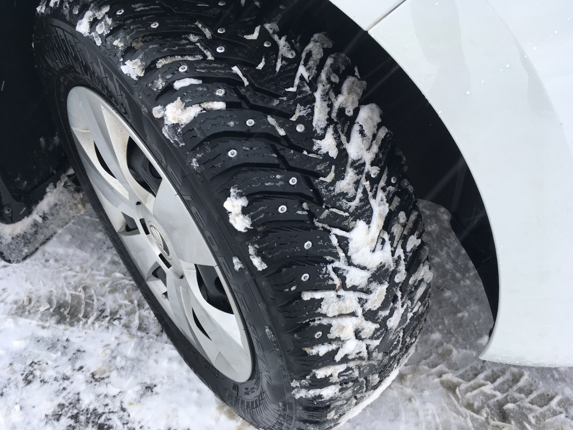 nokian hakkapeliitta 8 195/60 r15 — Skoda Rapid (1G), 1,6 л, 2017 года ...