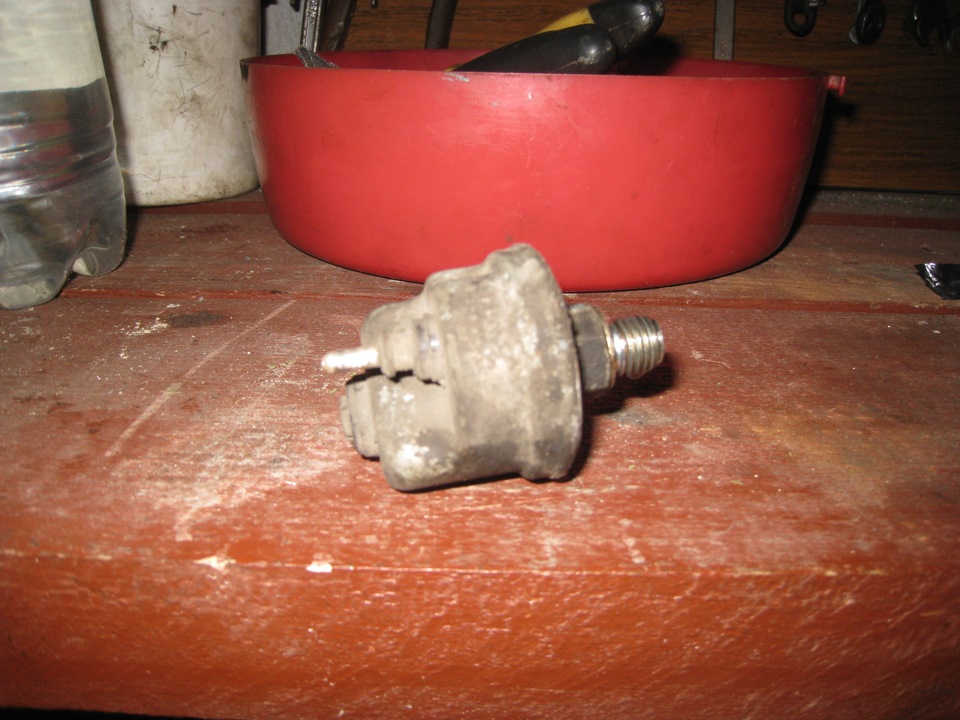 Датчик давления масла — Mercedes-Benz E-Class (W124), 2,6 л, 1991 года ...