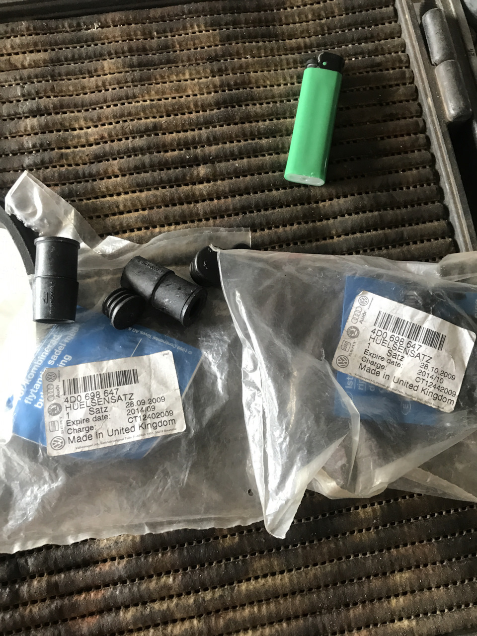 4D0698647 Комплект пыльников для направляющих VAG | Запчасти на DRIVE2