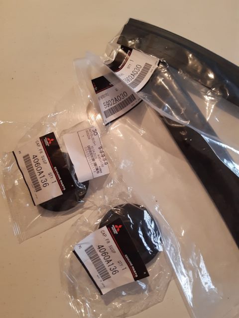 5902A030 УПЛОТНИТЕЛЬ КАПОТА, БОКОВОЙ Mitsubishi | Запчасти на DRIVE2