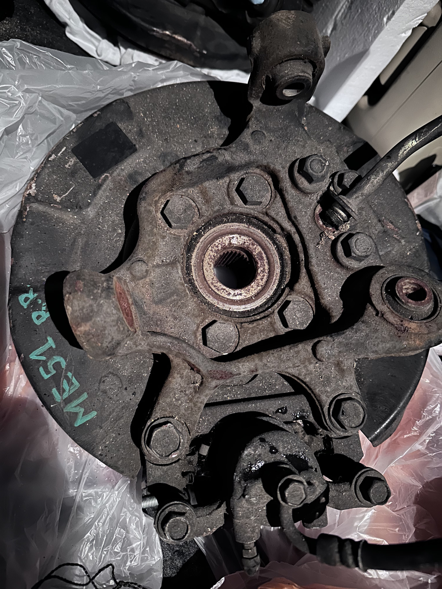 Заменил задние тормозные диски и колодки — Nissan Elgrand (E51), 3,5 л, 2005 года | своими ...