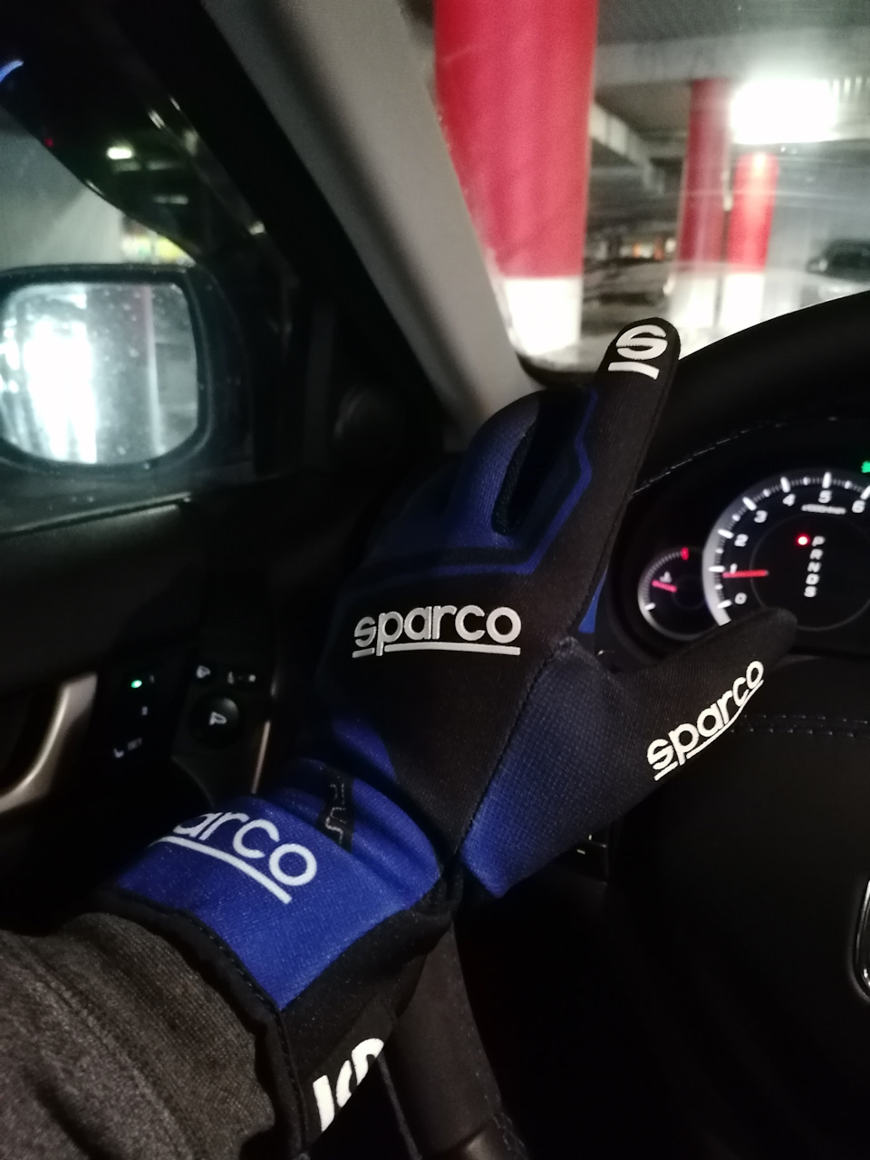 Перчатки — Honda Accord (8G), 2,4 л, 2009 года | аксессуары | DRIVE2