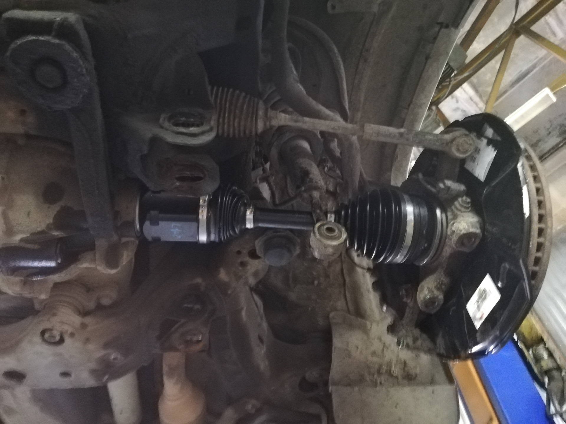 Замена приводов, тормозных щитков и нижних сайлентблоков. — Toyota Land ...