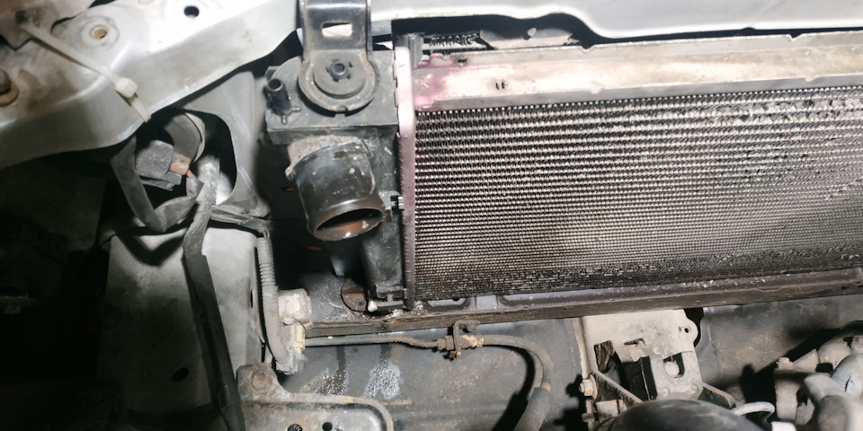 Замена радиатора охлаждения — Toyota Corolla (120), 2 л, 2001 года ...