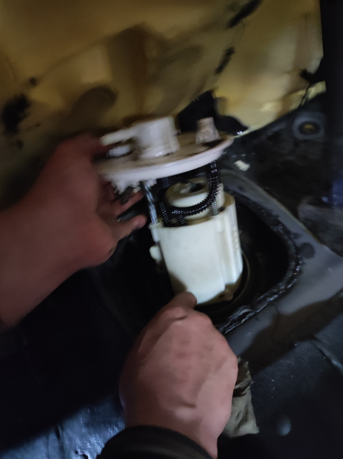 Заменил топливный фильтр — KIA Cerato (3G), 1,6 л, 2015 года ...