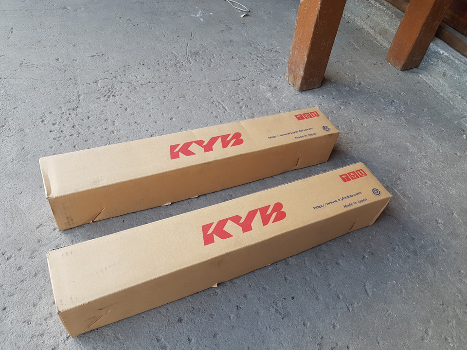 Замена стоек на KYB NewSR — Toyota Mark II (110), 2 л, 2002 года | запчасти | DRIVE2