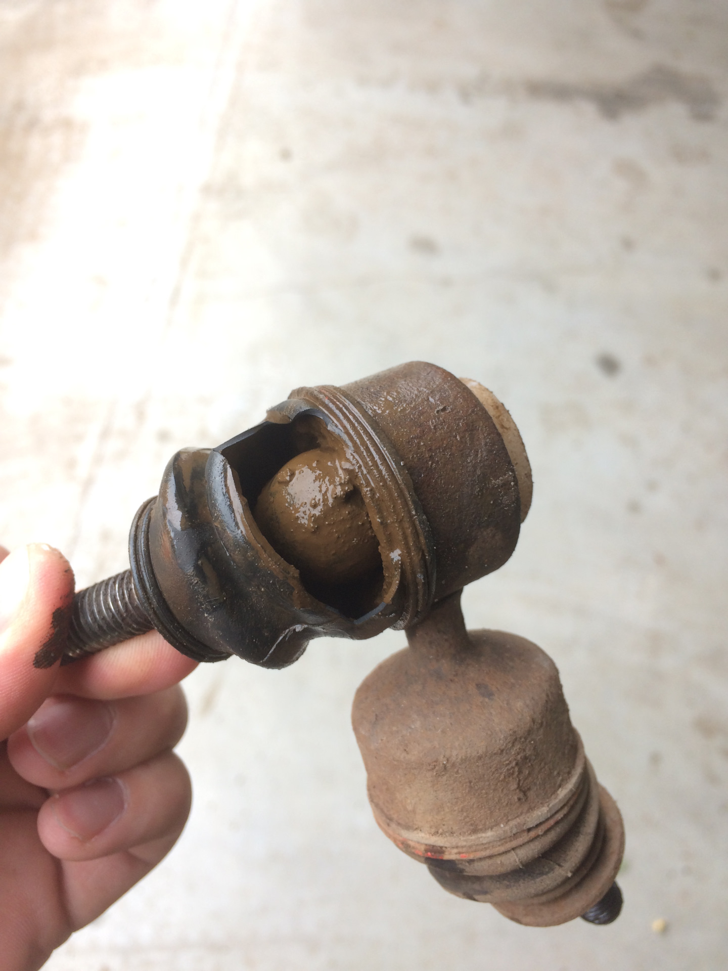 Замена стоек стабилизатора перед и зад — Ford Focus Sedan II, 1,6 л ...