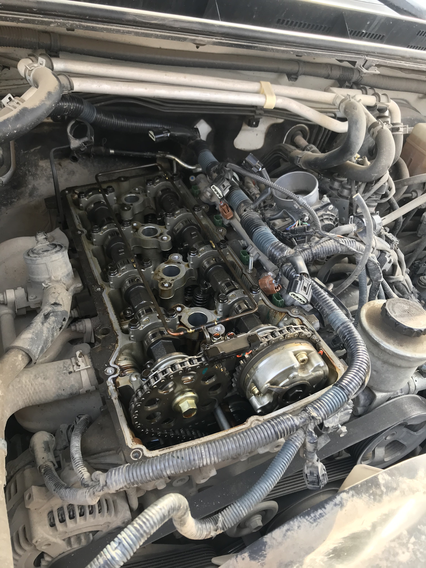 Замена прокладки клапанной крышки — Toyota Land Cruiser Prado 150 ...