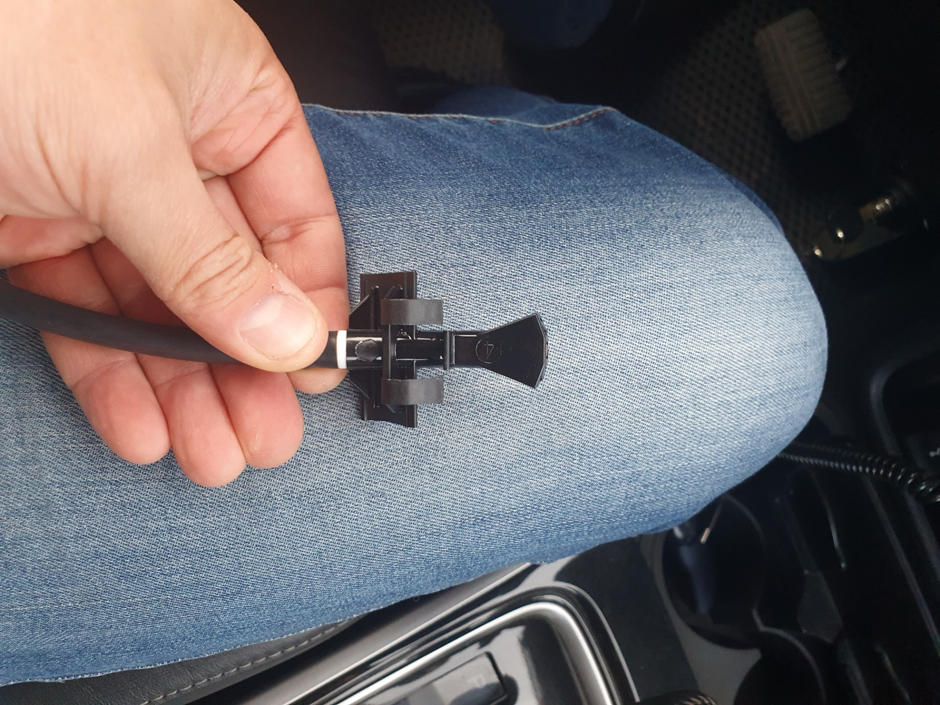 19_Форсунки омывателя — Mitsubishi Outlander (3G), 2,4 л, 2018 года ...