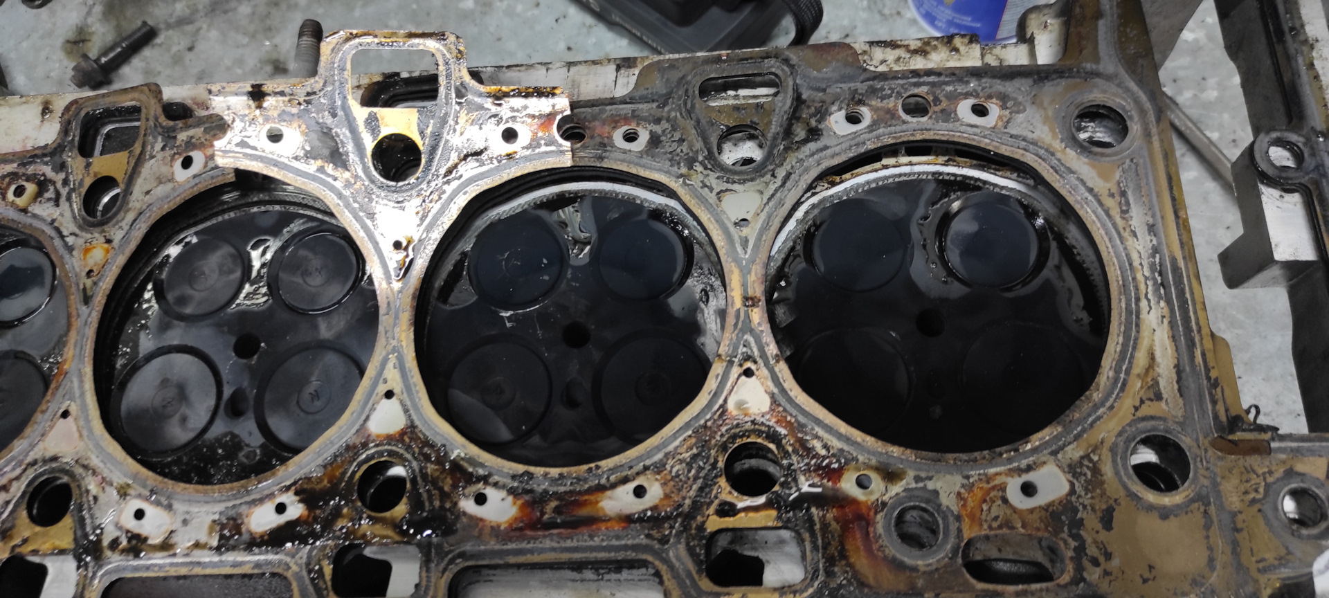 Замена прокладки ГБЦ — SsangYong Actyon (2G), 2 л, 2012 года | визит на ...