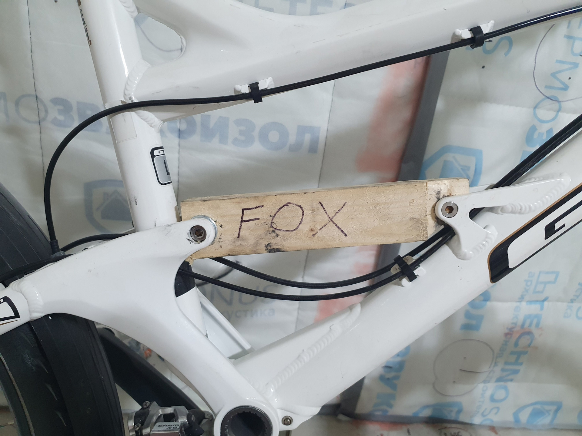 Установка оригинального фаркопа и велобагажник Thule — Volvo XC70 III ...