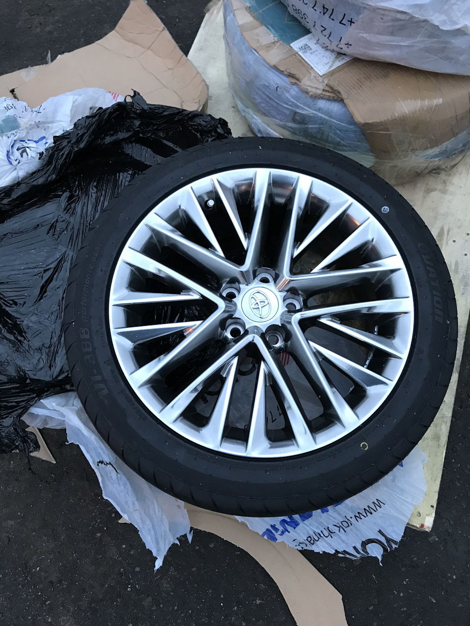 Летние шины с дисками — Toyota Camry (XV50), 2,5 л, 2014 года ...