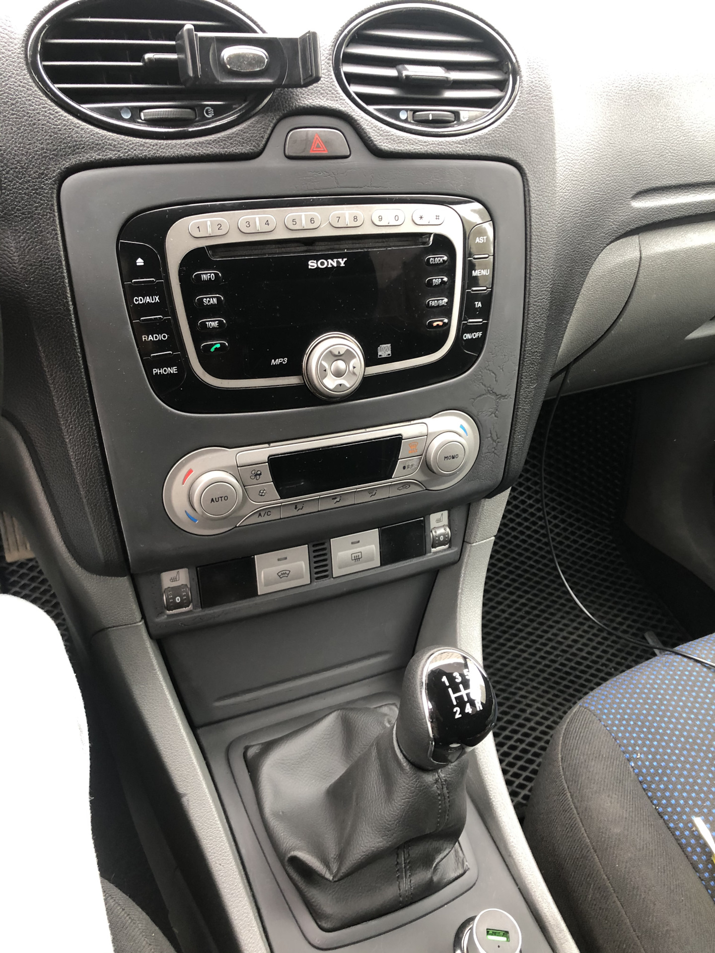 #4 Чёрный блок климат контроля — Ford Focus II Hatchback, 1,6 л, 2008 ...