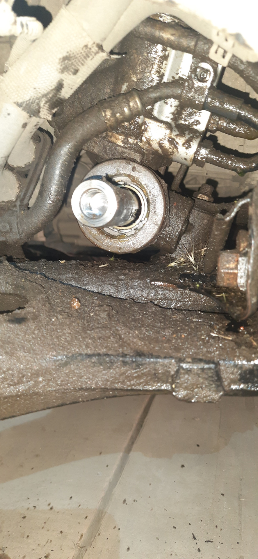 Течь рулевой рейки — Volkswagen Touareg (1G), 3 л, 2008 года | поломка ...