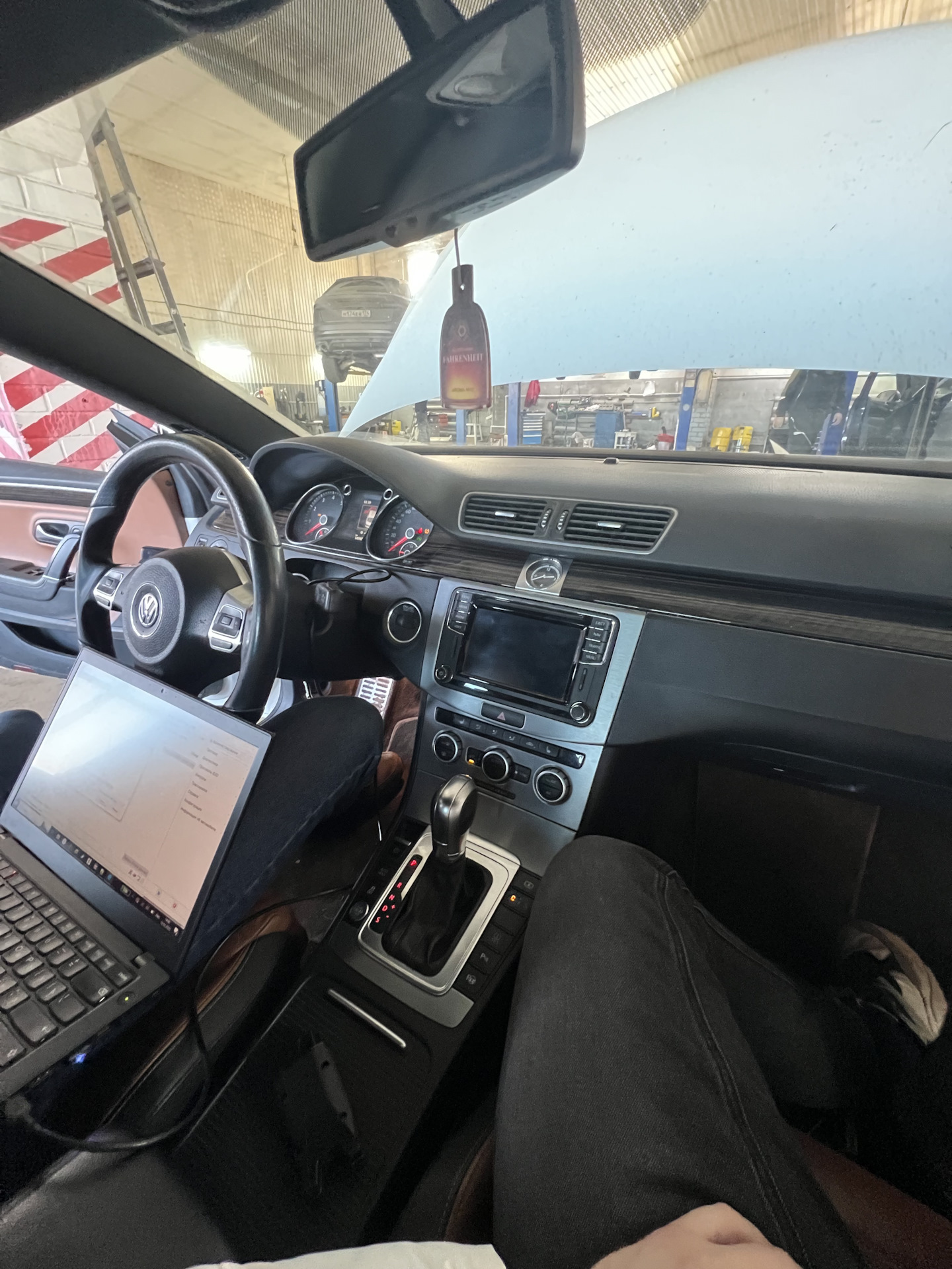 Рыбий глаз. Установка MQB-камеры заднего вида — Volkswagen Passat CC, 1,8 л, 2013 года | тюнинг ...