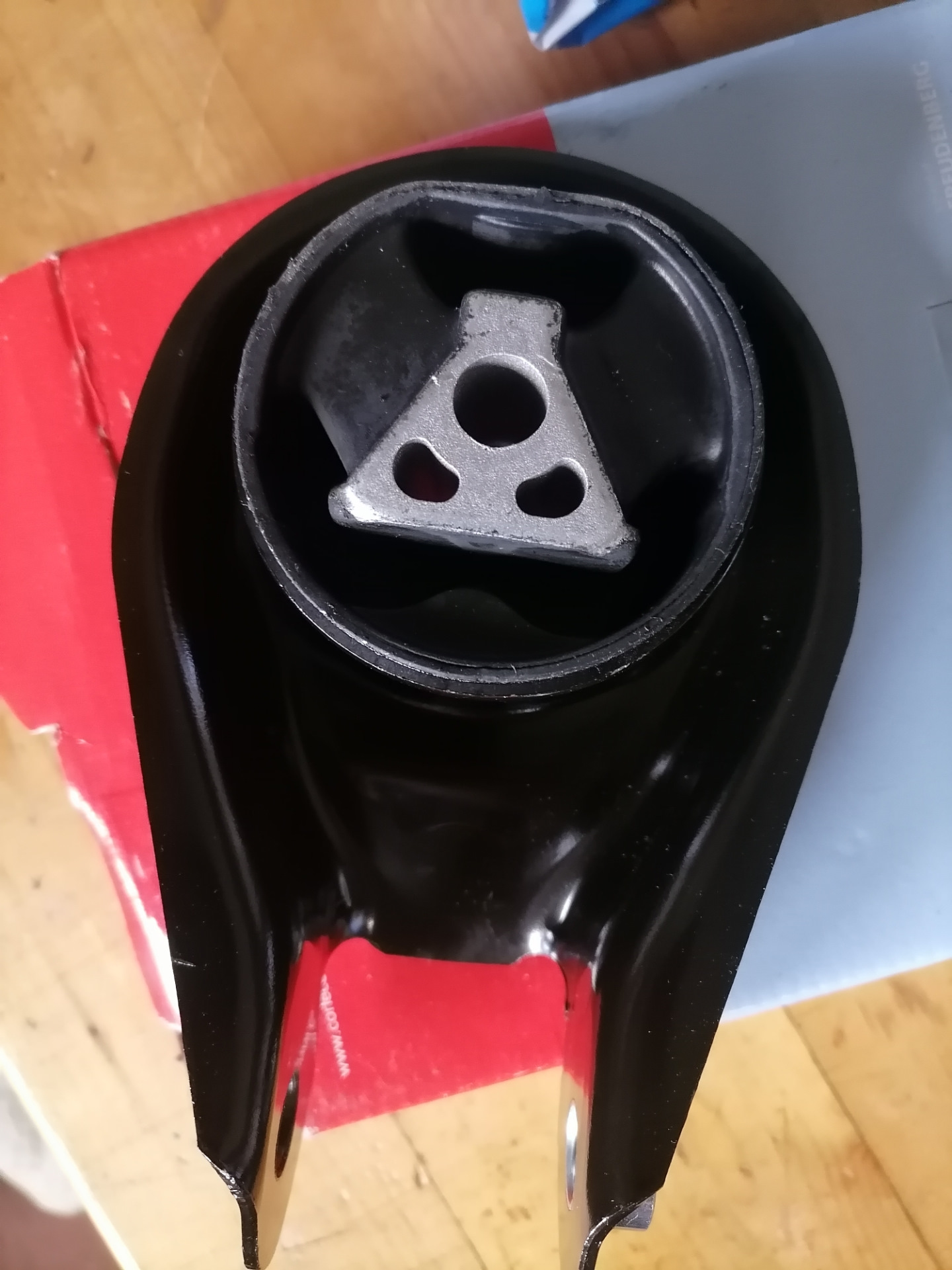 Замена опоры кпп — Volvo S40 (2G), 1,6 л, 2008 года | своими руками ...