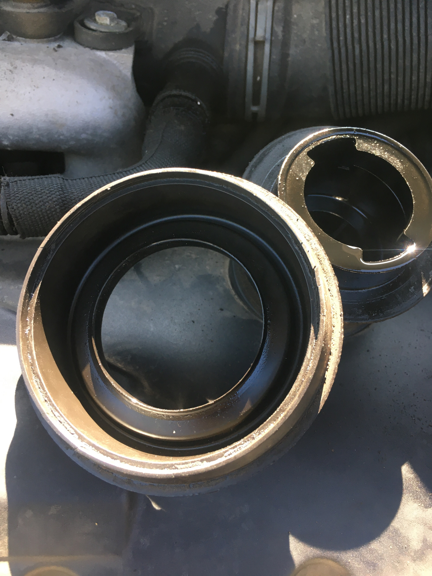 Замена прокладки крышки маслозаливной горловины, VAG 06A103483D — Skoda ...