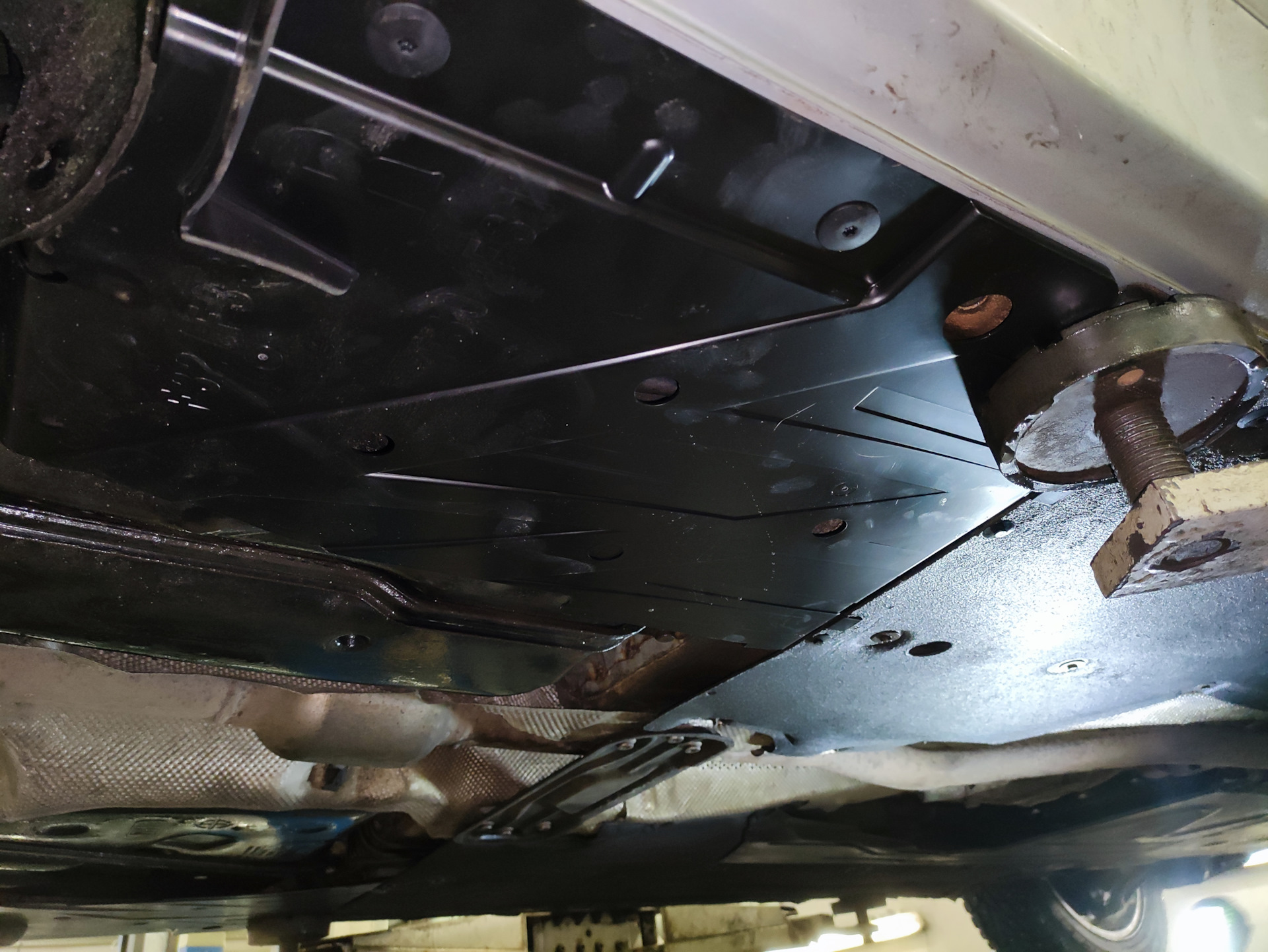 Вернул защиту на своё место — BMW 3 series (F30), 2 л, 2013 года ...