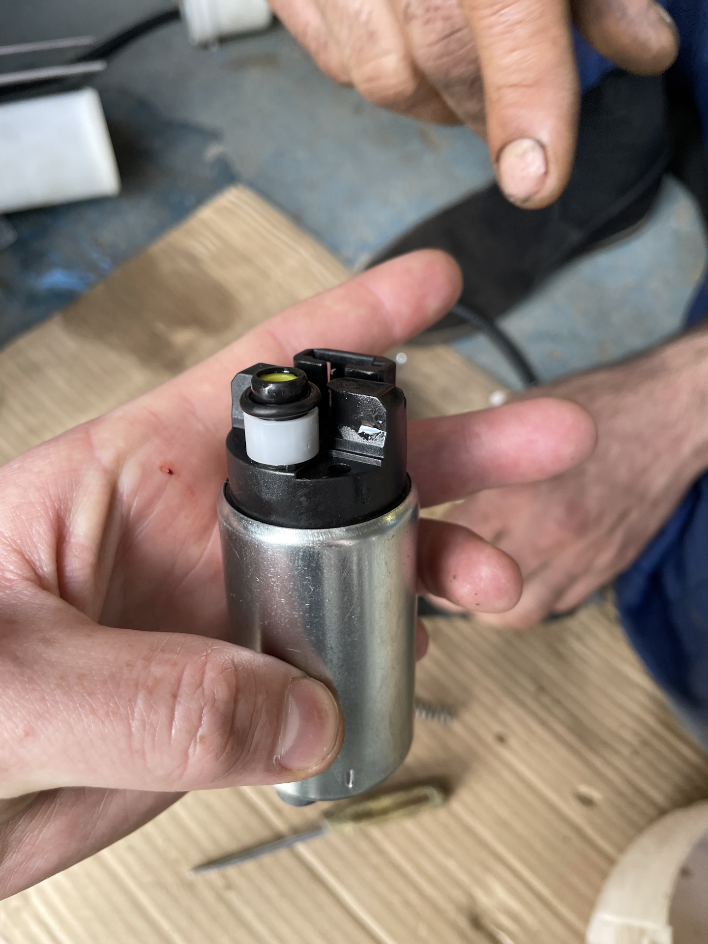 Замена топливных фильтров и насоса — Toyota RAV4 (III), 2 л, 2010 года ...