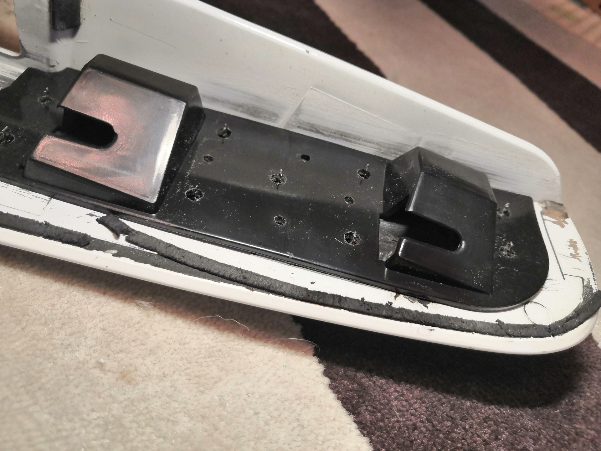 Ремонт накладки/ручки багажника — Nissan Qashqai+2, 2 л, 2012 года ...