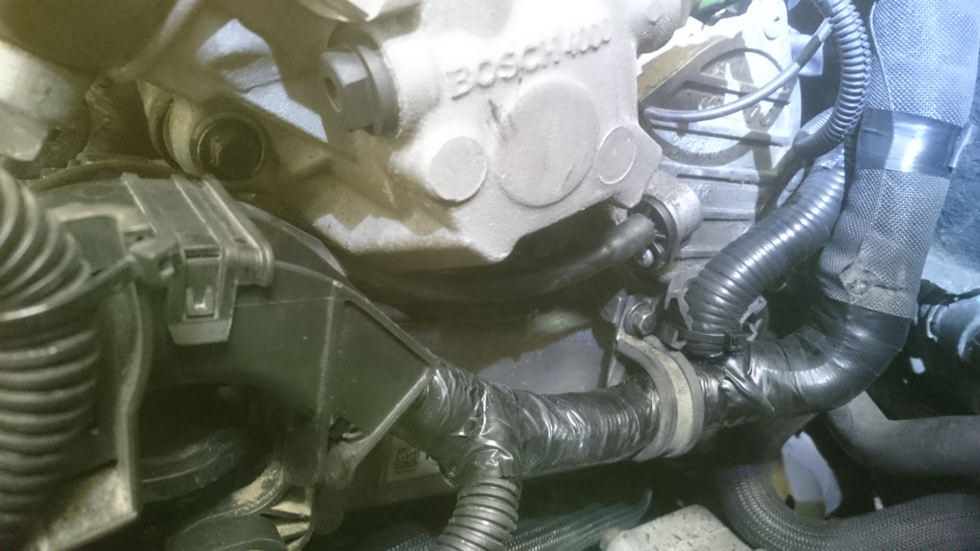 Замена воздушных патрубков, изоляция жгутов проводов, чистка ЕГР ...