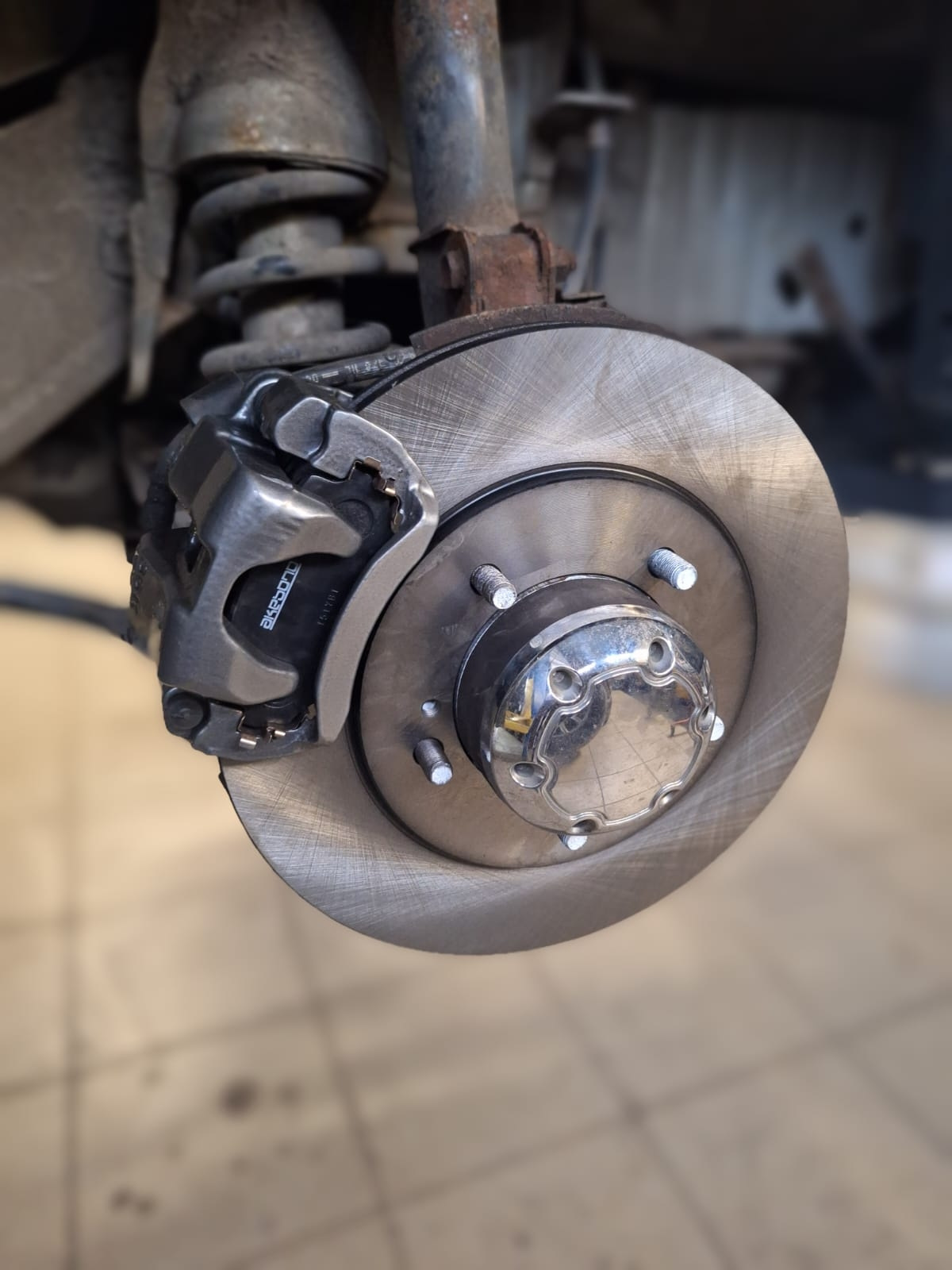 Обслуживание передних и задних тормозов + покраска порошком суппортов и ...