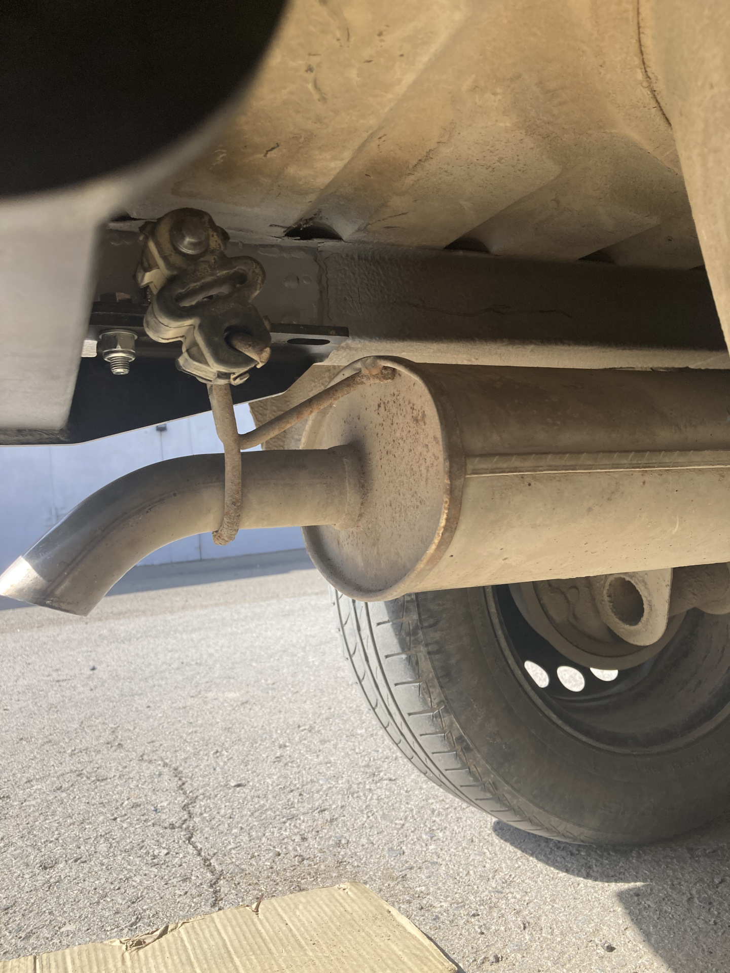 Установил фаркоп в штатные отверстия — Lada Kalina Cross, 1,6 л, 2016 ...