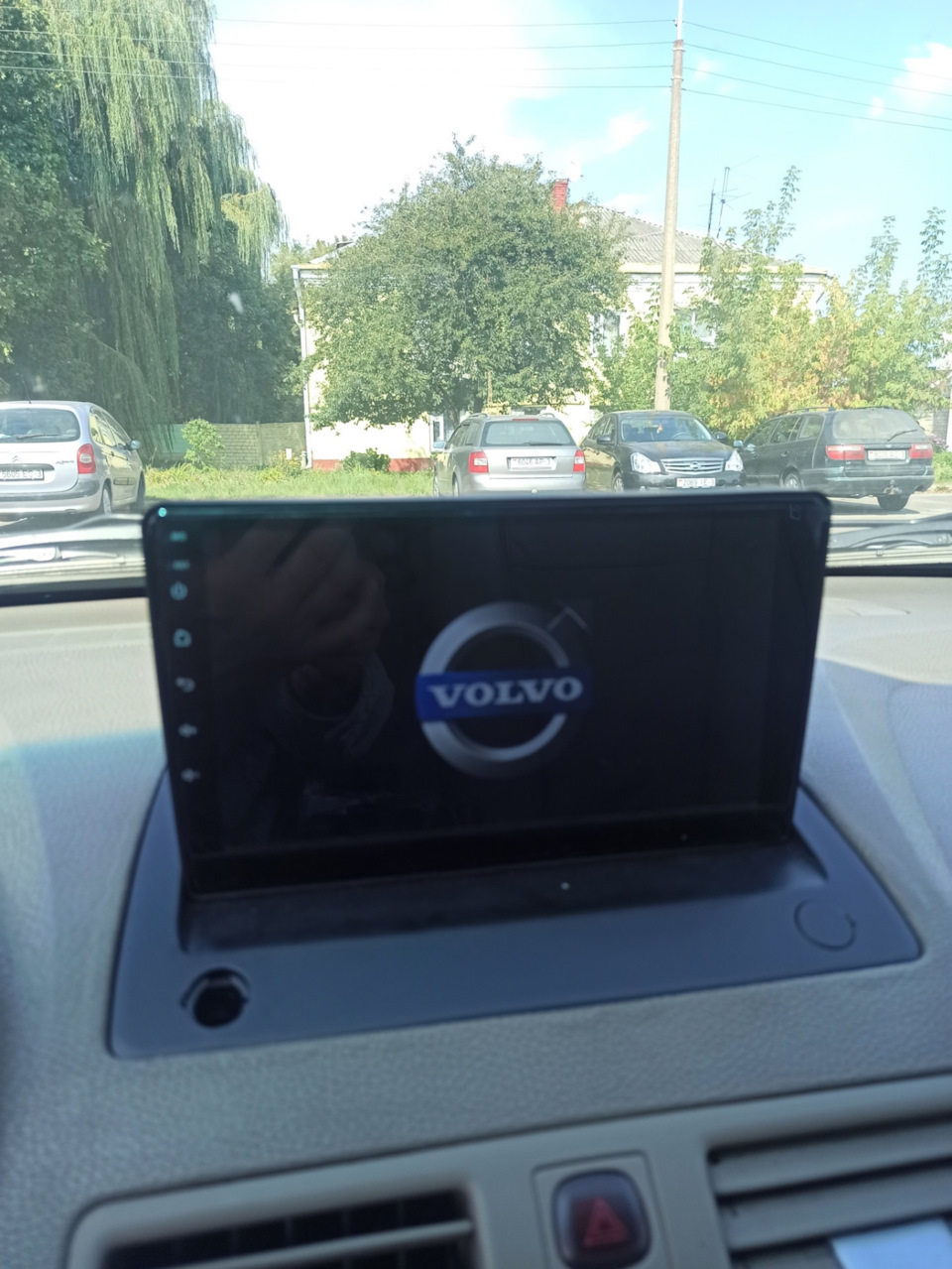 Магнитола переехала вниз. Центральный динамик вернулся. — Volvo XC90 ...
