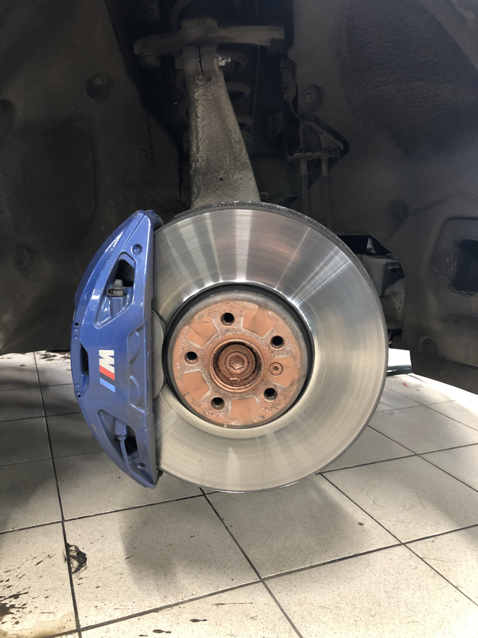 Замена тормозов — BMW 5 series (G30), 3 л, 2018 года | визит на сервис ...